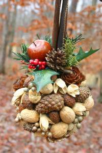 Holiday Kissing Ball | Celebrate Creativity